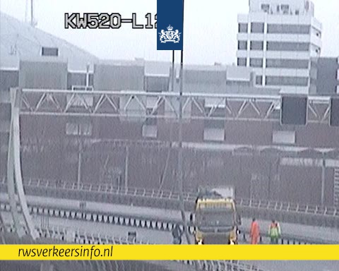 Rijkswaterstaat Verkeersinformatie on Twitter: "⛔ | Deze vrachtwagen is gekanteld op de #A5 ...