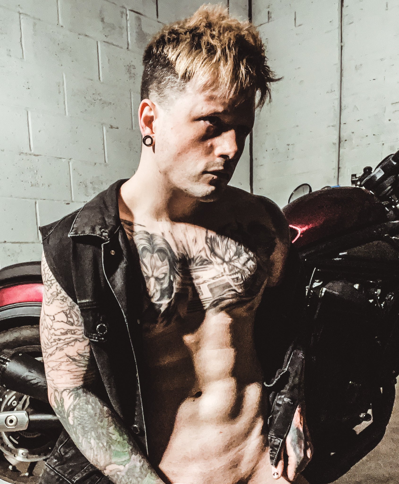 Jake E. Munro on Twitter: "New pics up on my https://t.co/43Yhxeuv18 🏍🍆 https://t.co/kQjEpdThPS ...