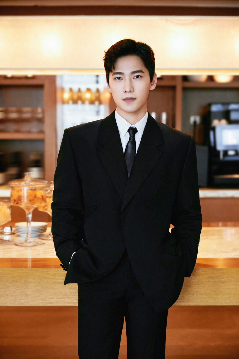 Yang Yang looks really good in suit😍 #YangYang #YouAreMyGlory #YangYang ...