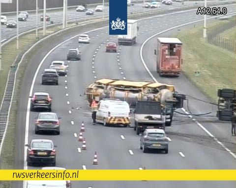 Rijkswaterstaat Verkeersinformatie on Twitter: "Om hulpdiensten veilig te laten werken, is bij ...