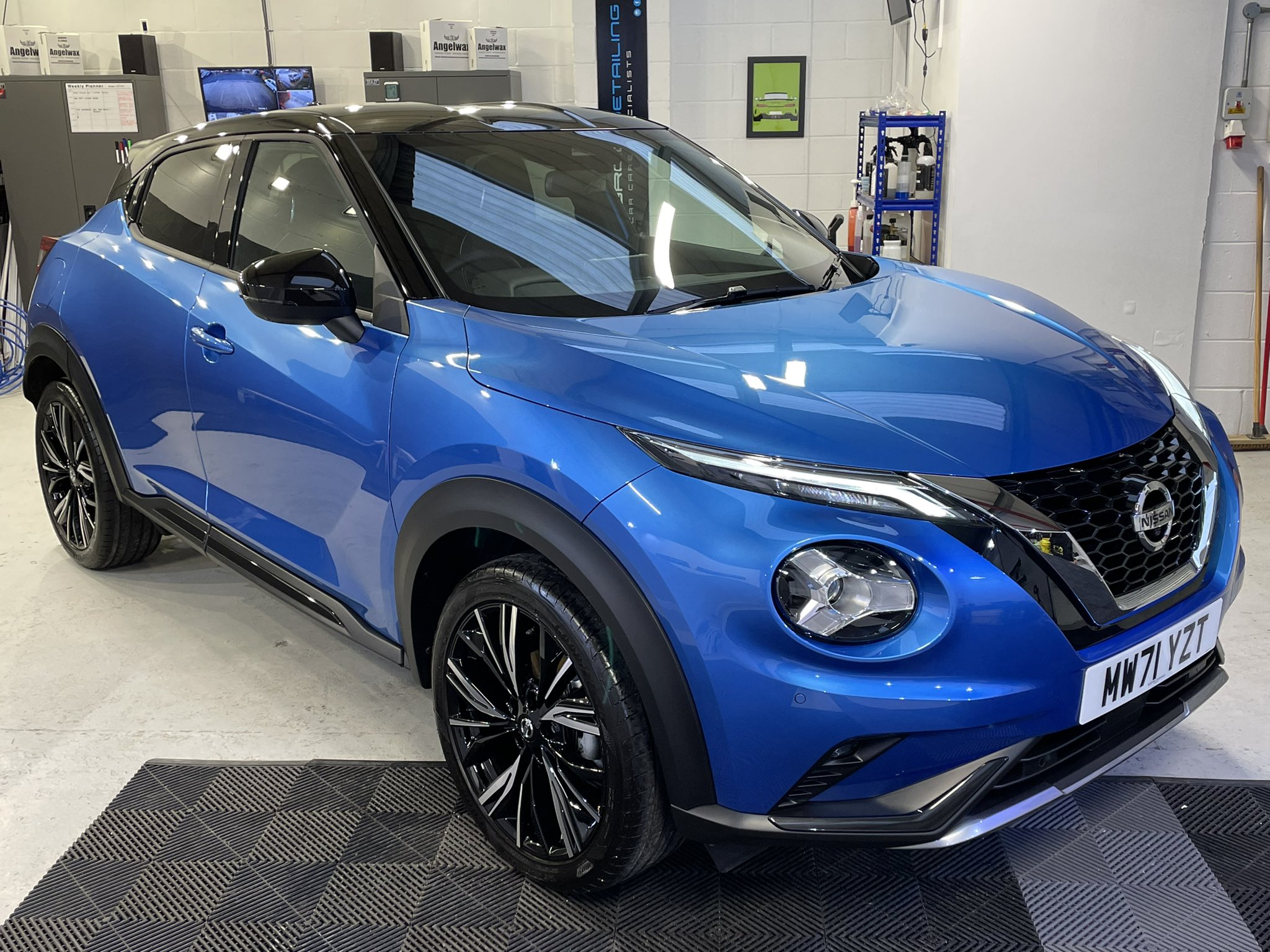Nissan Juke Blue