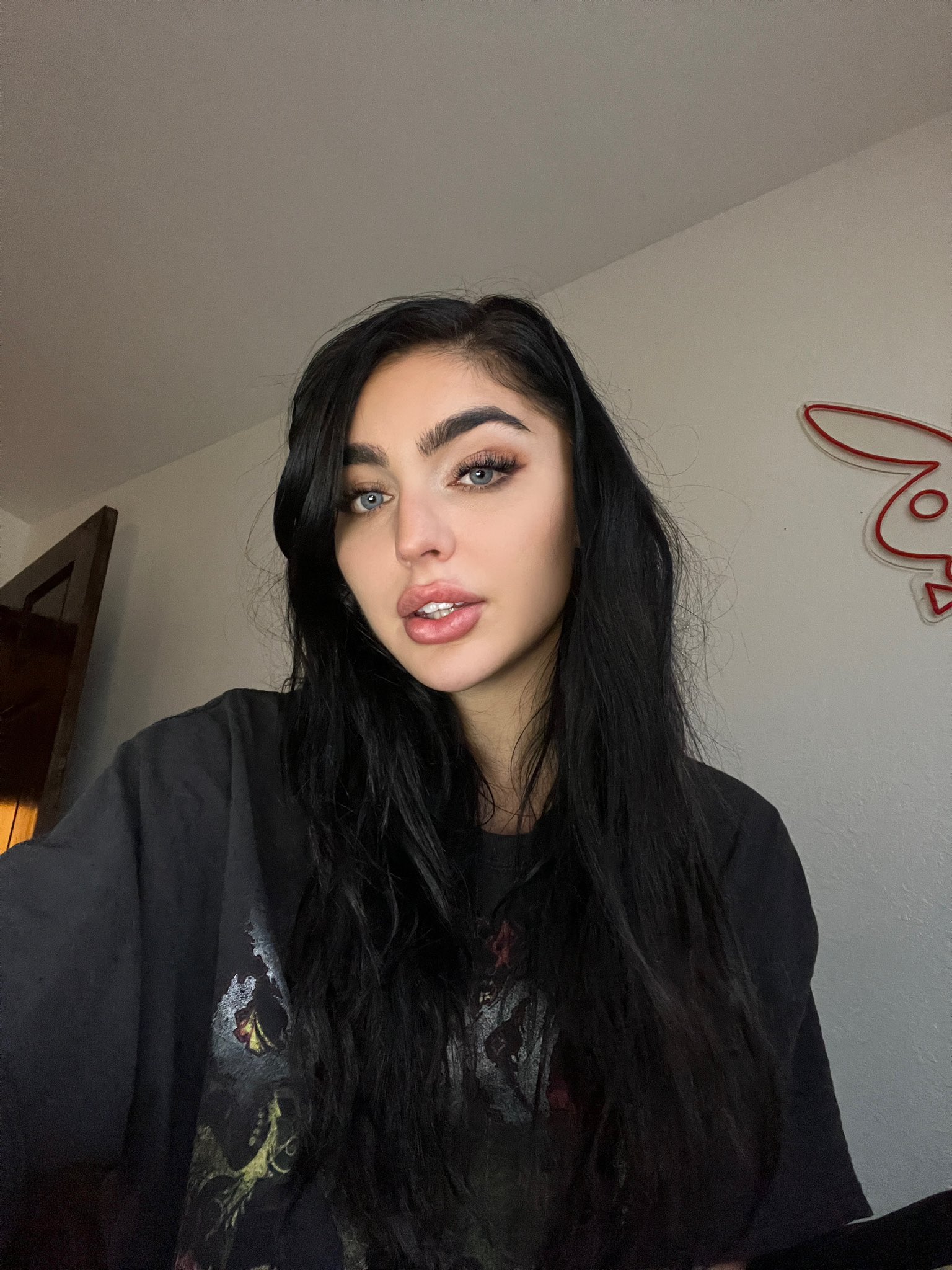 TW Pornstars - 2 pic. Emily Rinaudo. Twitter. Idk my lips look biteable ...