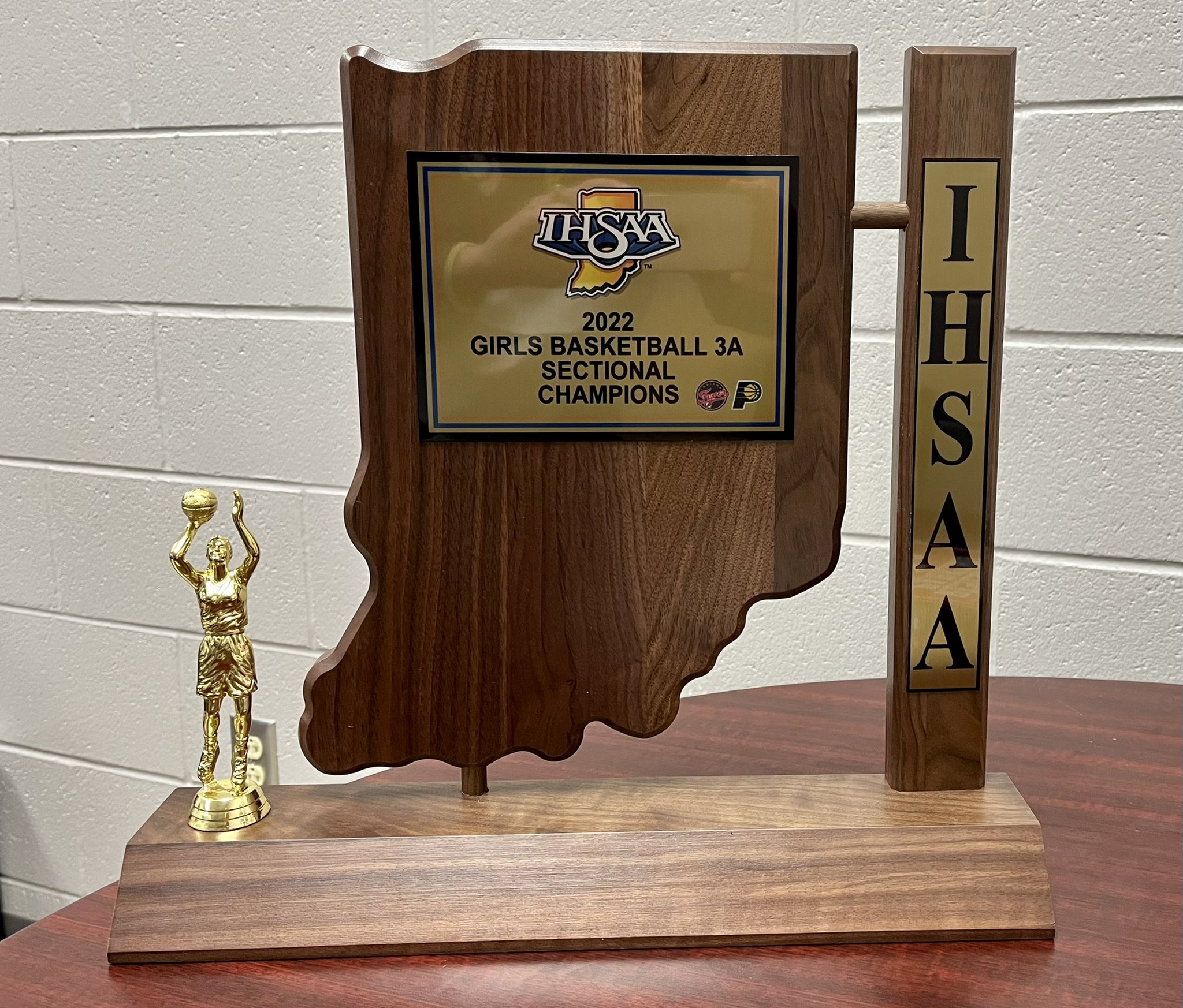 State Championship Basketball Trophy from all 50 States – 10thRegion.com