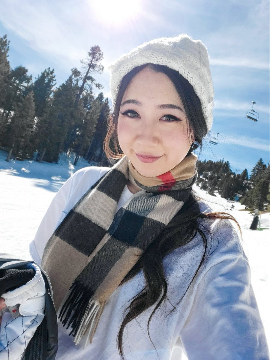 Even better than touching grass 😃 ️ leslie @fuslie