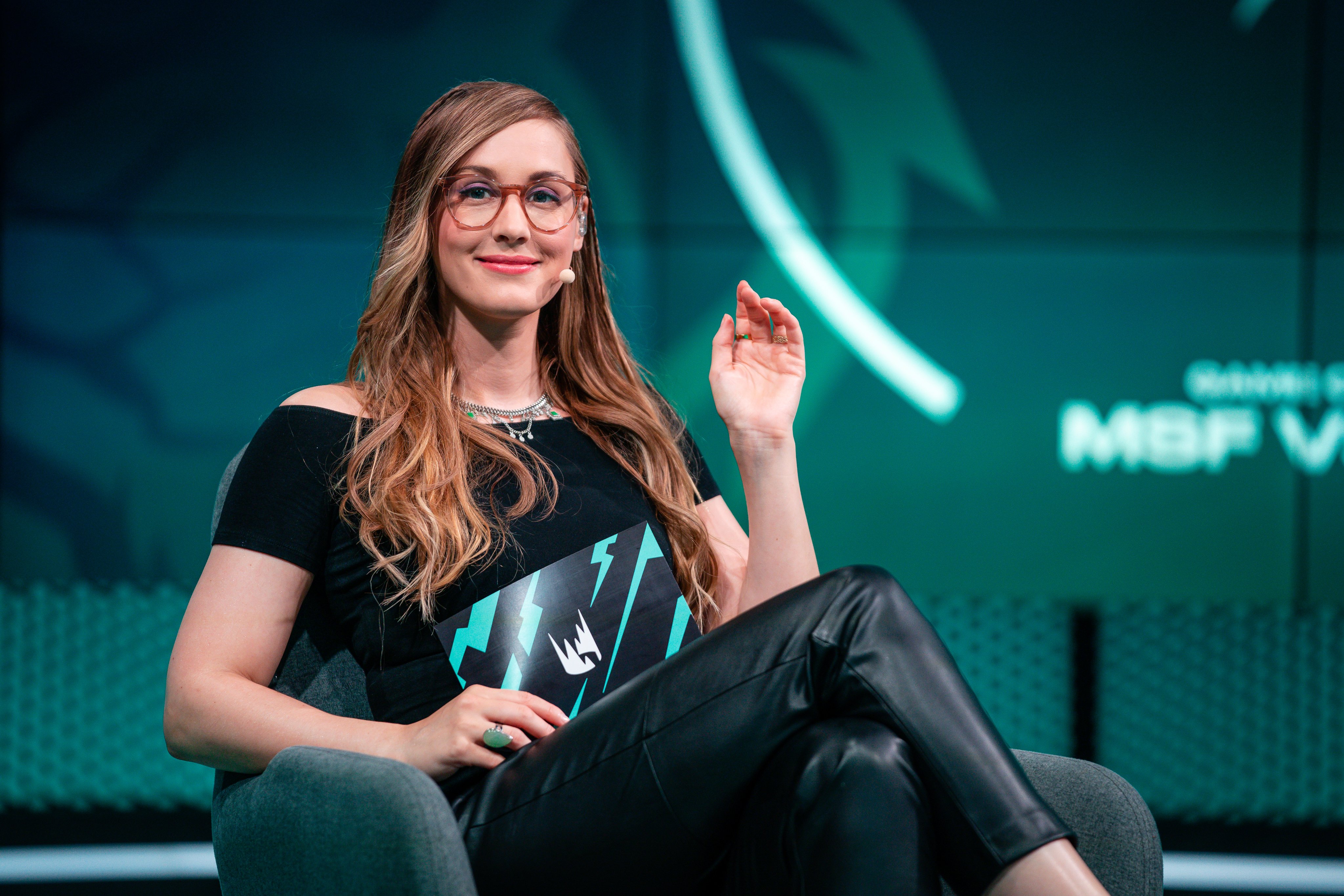 LEC on Twitter: "THE QUEEN IS BACK! 👑 @sjokz returns to host the #LEC this week! https://t.co ...