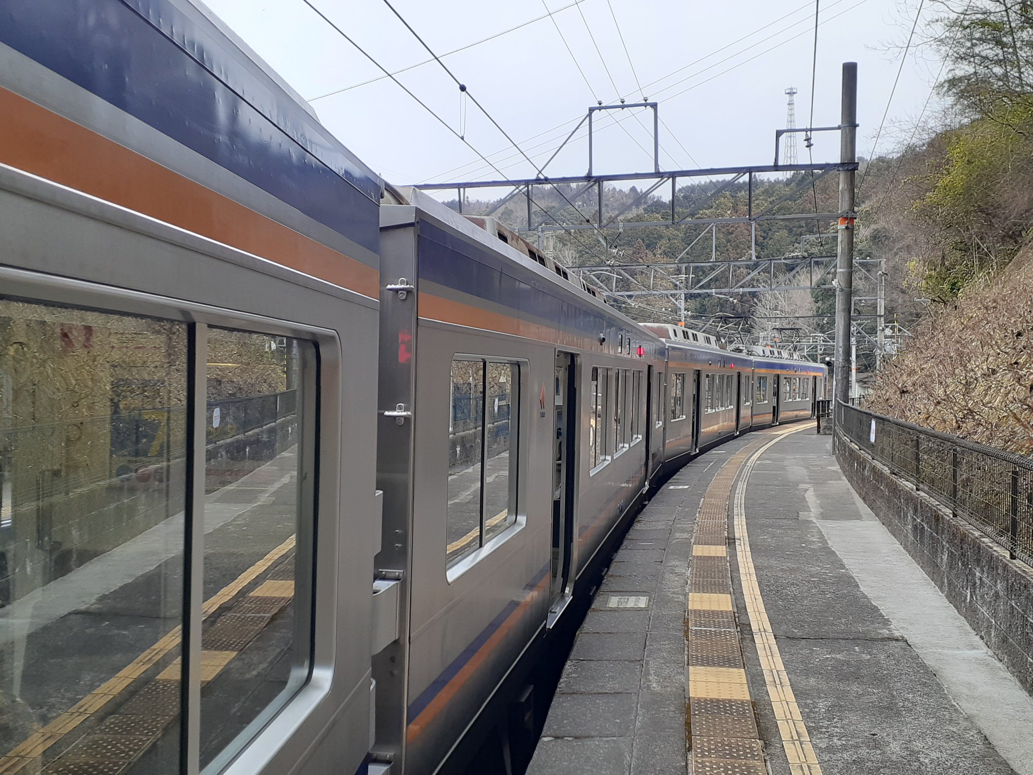 特急 `・ω・ ゞ4両2扉 On Twitter いやまてまてまてまて、下古沢で22分停車って何？「3列車待避のため……」って何