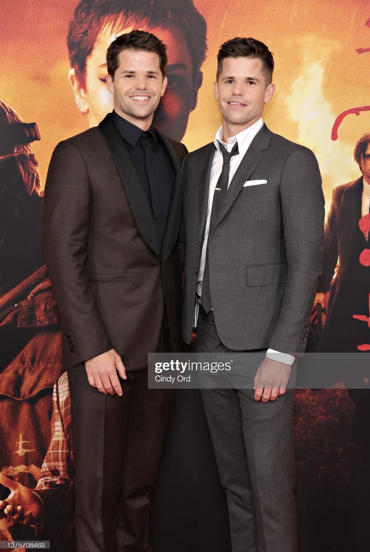 Max Et Charlie Carver 327 Charlie Max Carver Photos & High Res
