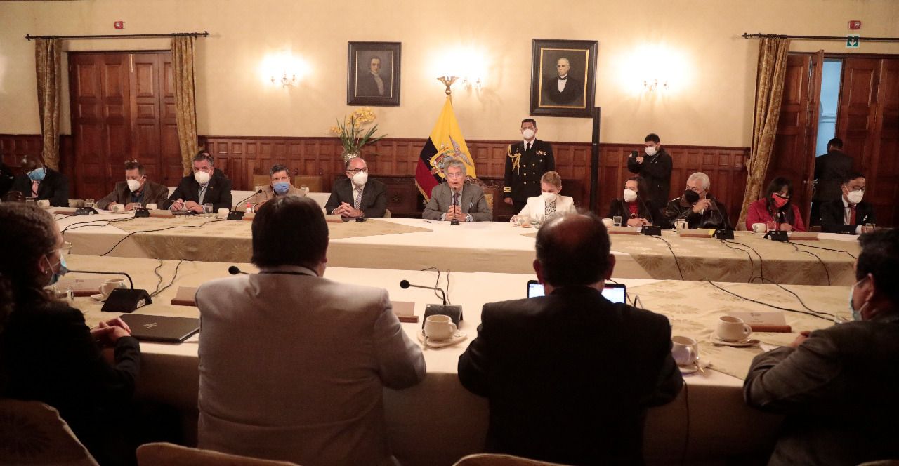 Presidencia ECU on Twitter: "Presidente @LassoGuillermo mantuvo un diálogo con el Frente ...