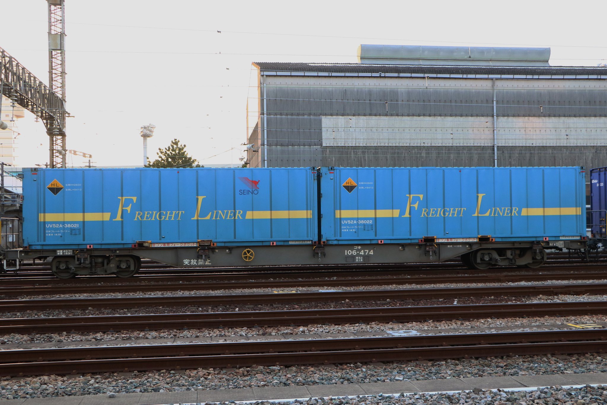 kamotudaisuki on Twitter: "まさかの連番積載… フレートライナー UV52A-38021/38022 (5052ﾚ積載) 2022.3.3 https://t.co ...