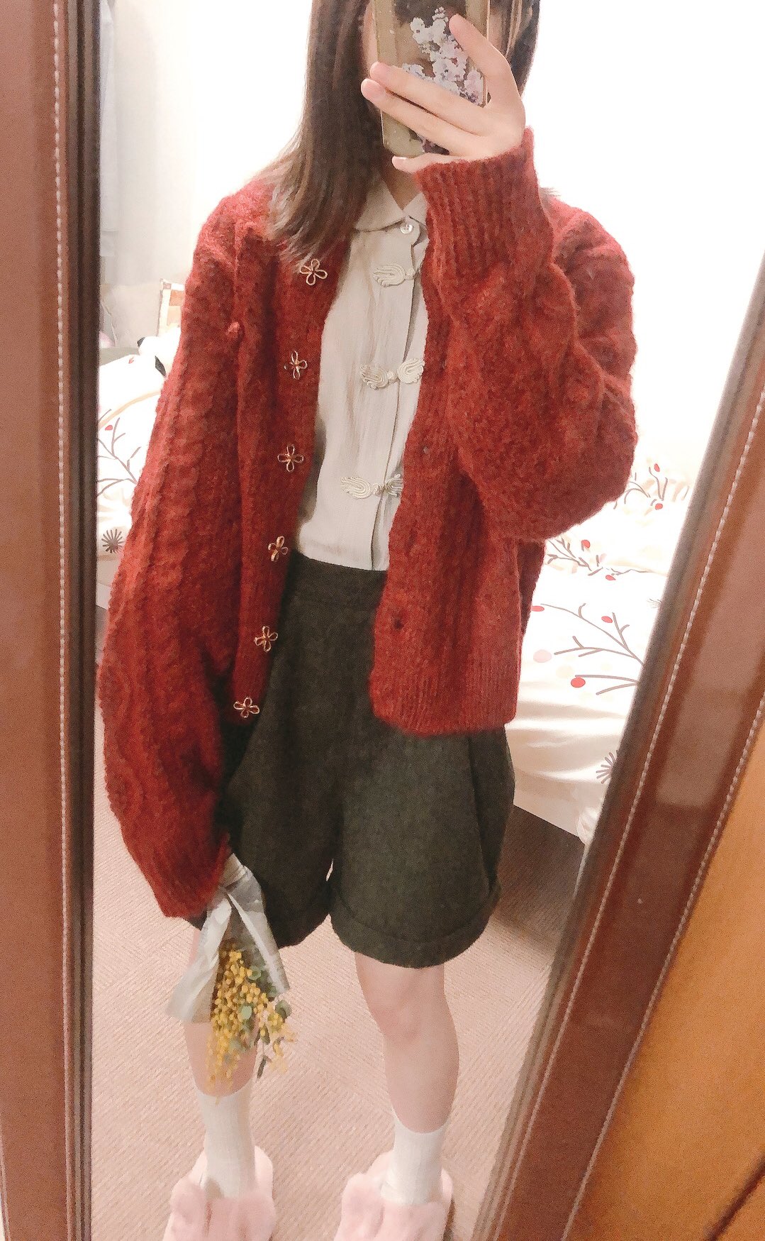 イタル🌿🦙.· on Twitter: "ゆいのめから一足早いお誕生日プレゼントもらっちゃった〜〜🌼 ミモザのペン立てとブーケ、とっても可愛い夕陽色ニットカーディガン…全部大好きなチョイスなの ...