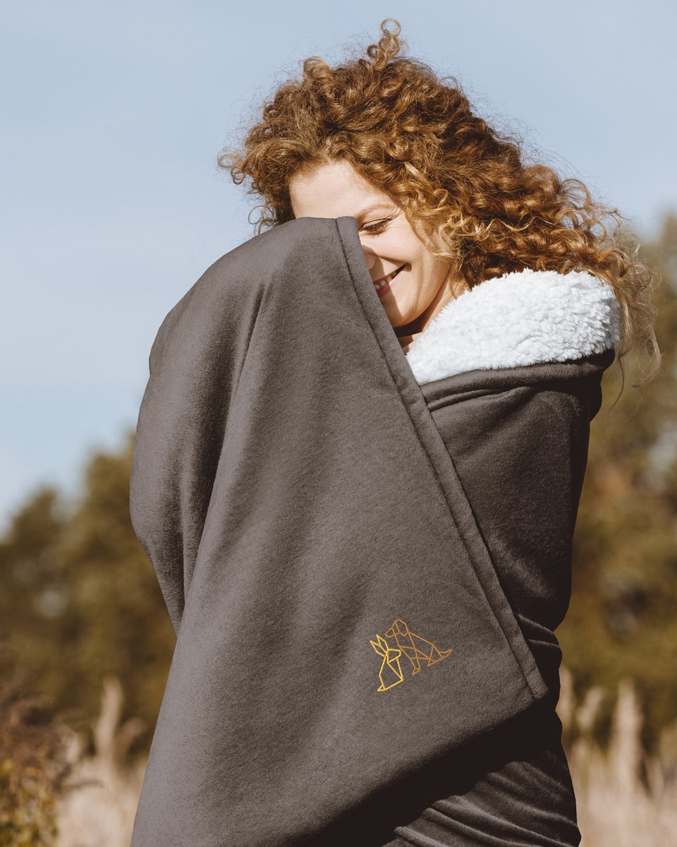 A good beauty sleep definitely calls for a cozy, snug blanket. 💤 The ...