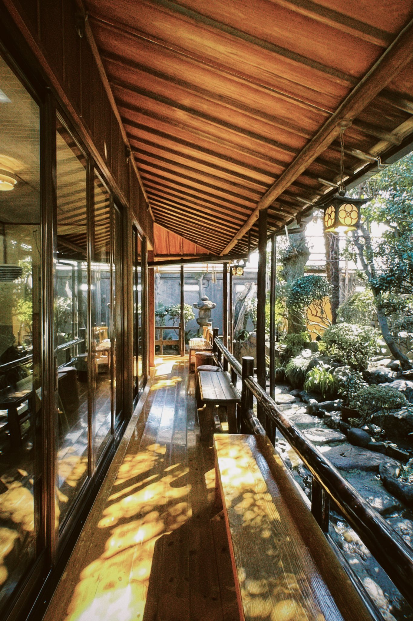 enya honami｜塩谷 歩波 on Twitter: "縁側のベストショットもみて これが銭湯についてるってほんとにすてき。 https://t.co/IO37KRBBoN" / Twitter