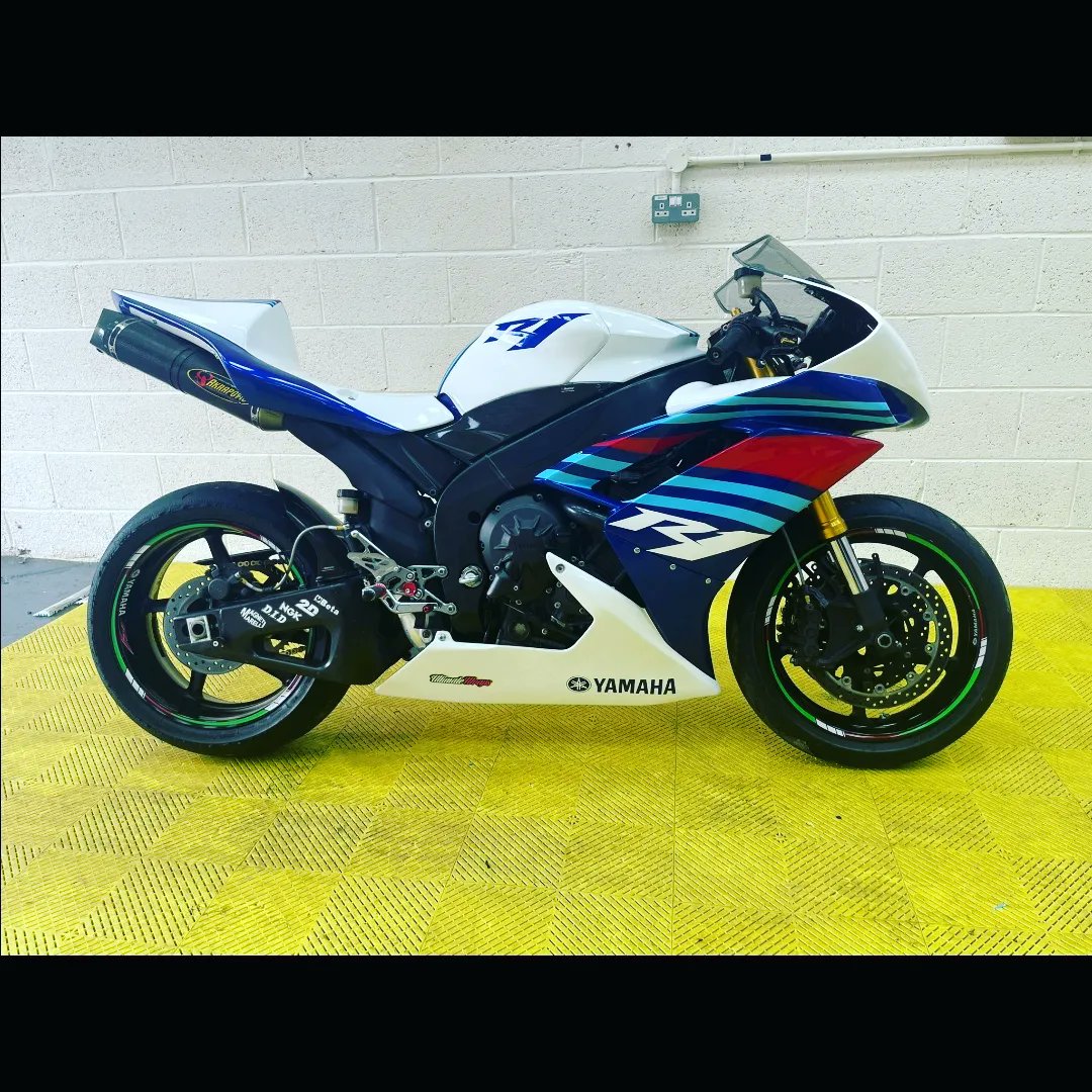 2022 Yamaha R1 Blue