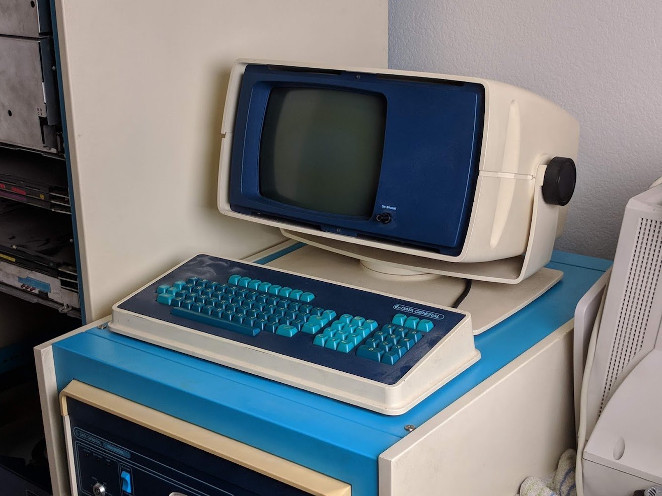 Tech Tangents on Twitter: "@DosFox1 @rose_alibi It is a Data General Dasher D2. It's not a ...