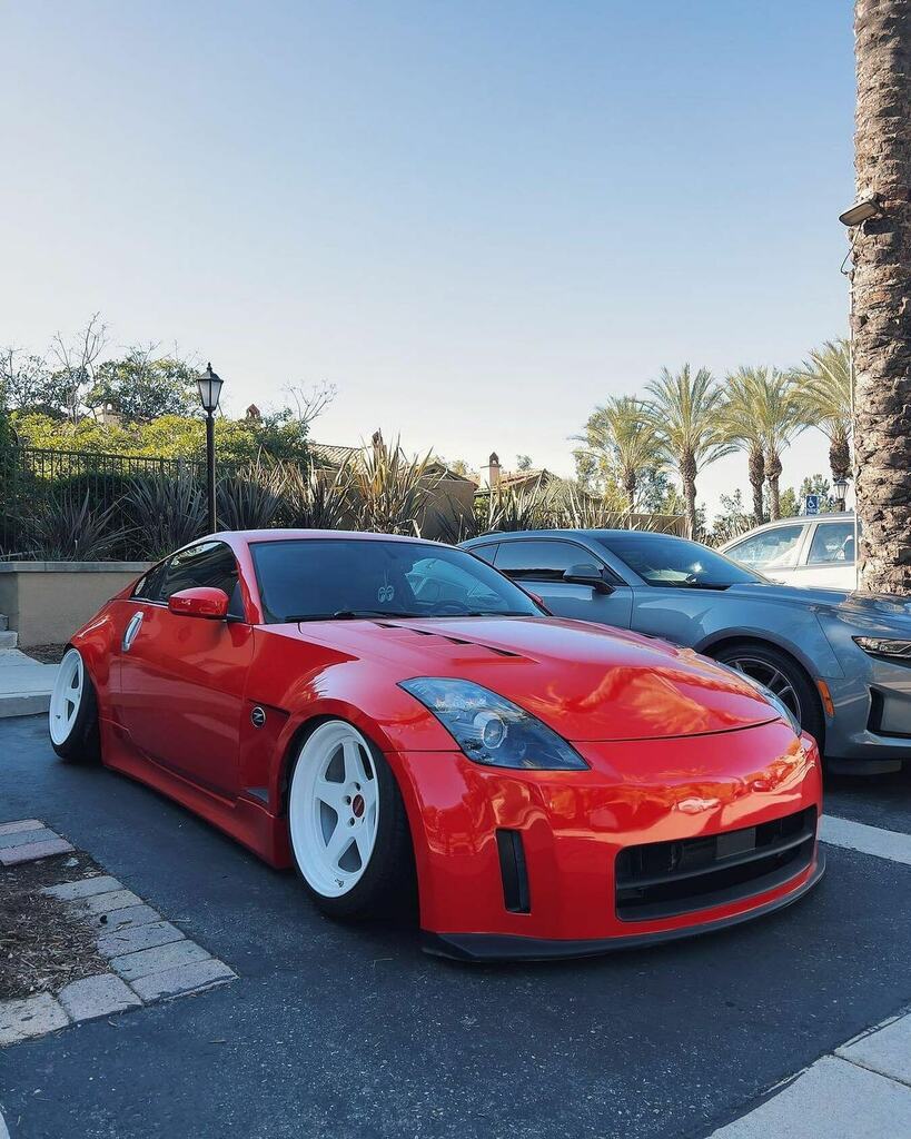 Stanced Nissan 350z