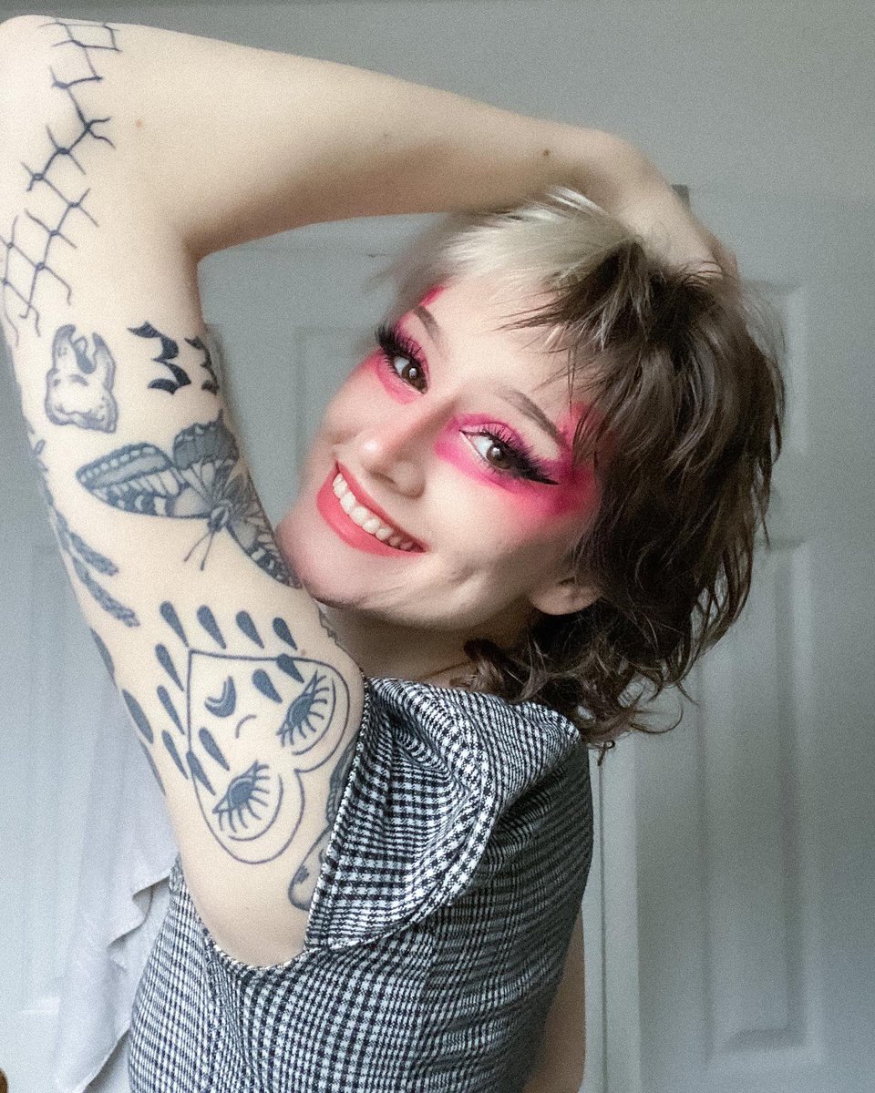 Becca Bee's Instagram, Twitter & Facebook on IDCrawl