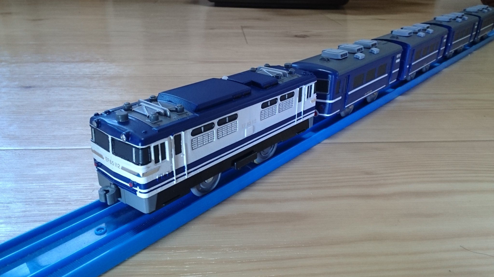 ｵﾛnine on Twitter: "【改造プラレール45】 #ef65 （0番台 ユーロライナー色） 公式製品のEF60を種車とした改造車両です。 伊場プラにはユーロ客車がないため、14系 ...