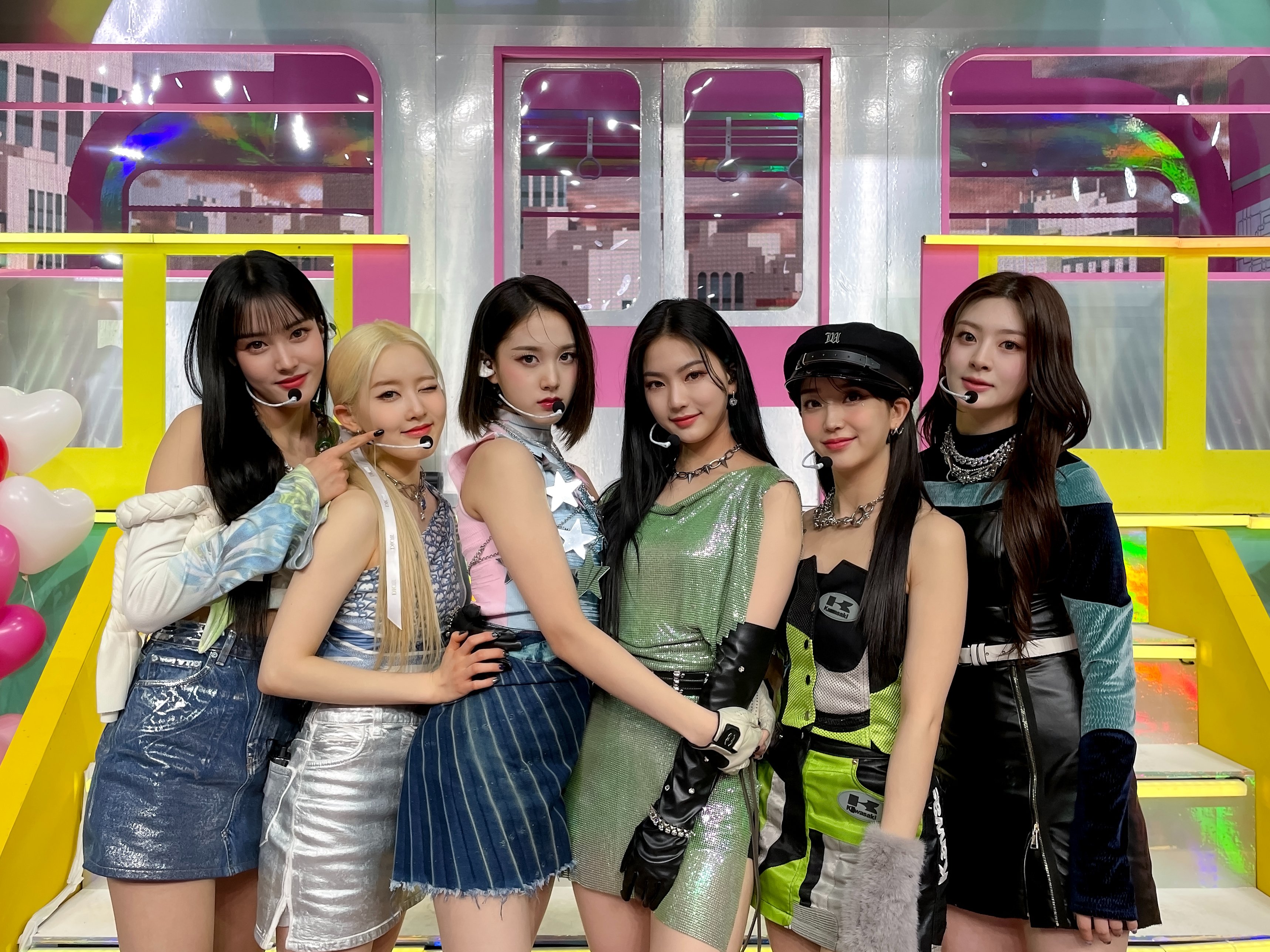 스테이씨 RUN2U 엠카 첫방 무대 세트장 - 인스티즈(instiz) 이슈 카테고리