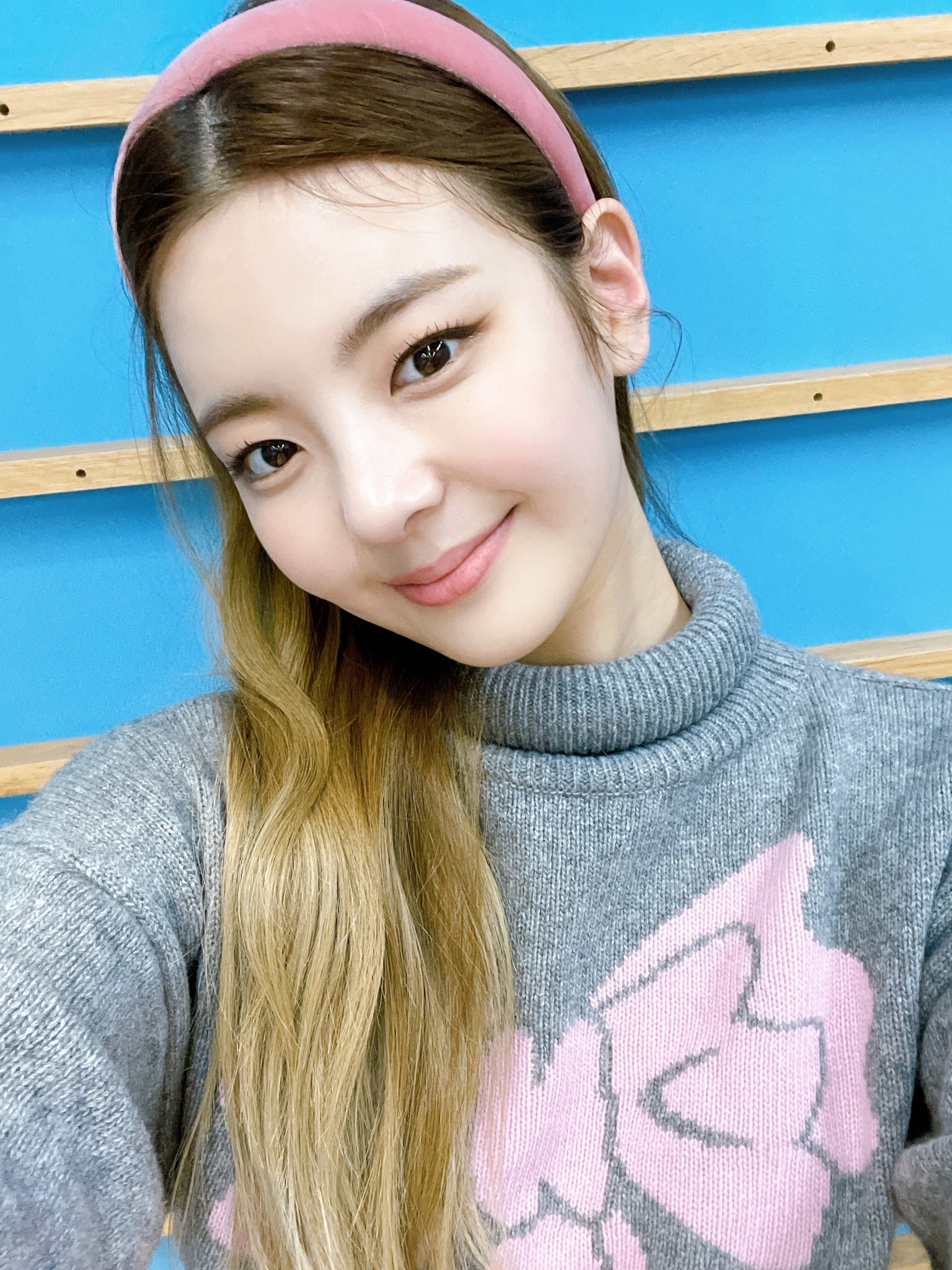 ITZY on Twitter: "🎈ITZY 3RD ANNIVERSARY🎈 베스트 셀카 재연하기 Reshooting the best selfies https://t.co ...