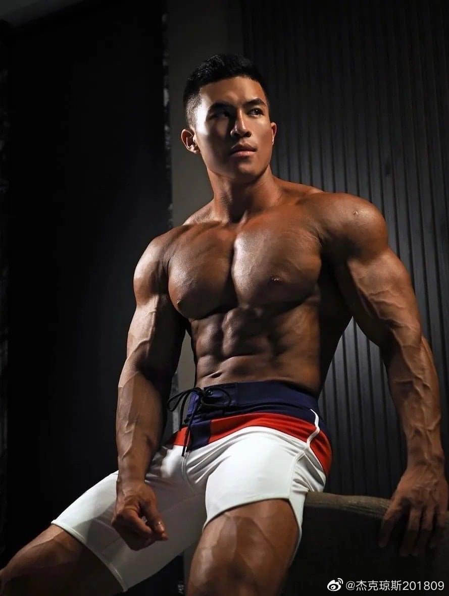 Muscle Guy on Twitter: "RT @MuscleSF: Handsome and built!"