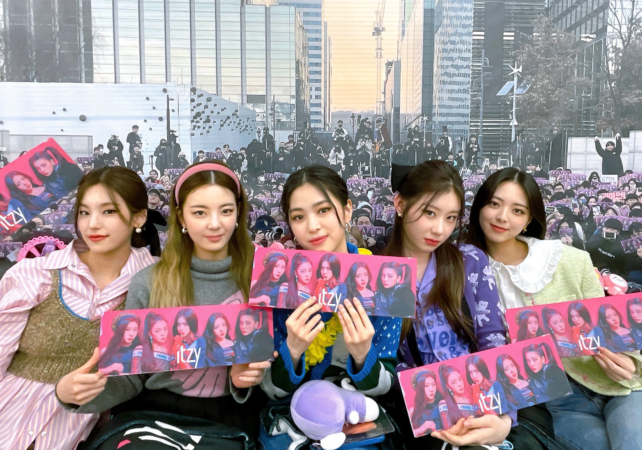 ITZY on Twitter: "🎈ITZY 3RD ANNIVERSARY🎈 💝Back to 2019💝 https://t.co/UTvAEzLZRQ #ITZY #MIDZY ...