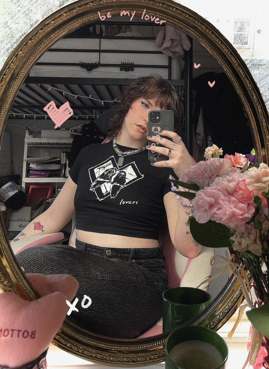 「i'm keeping these up til march, feel fre」|lucille ♡のイラスト