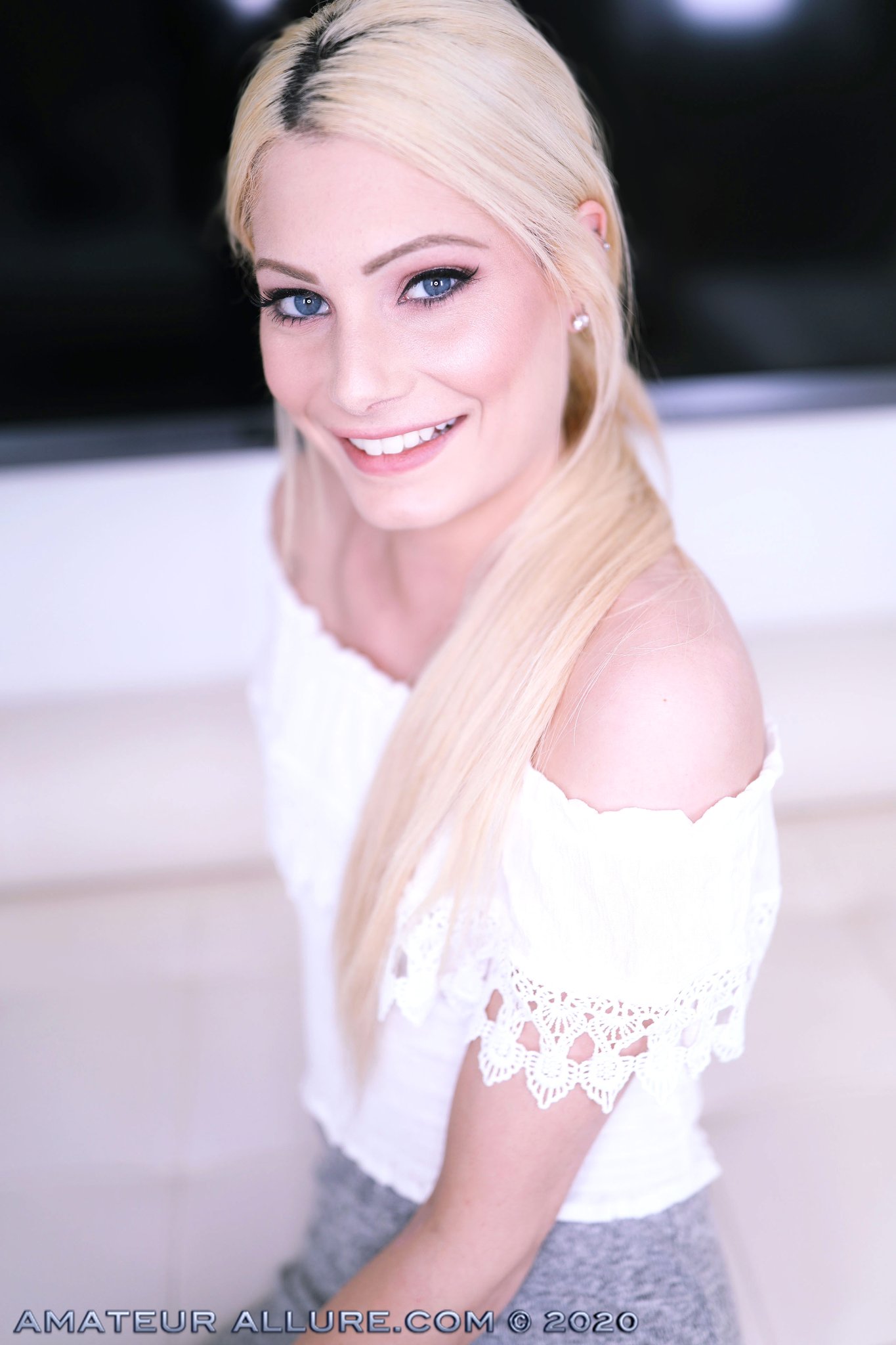 Tw Pornstars 1 Pic Amateur Allure™ Twitter Perky Adorable Boobs