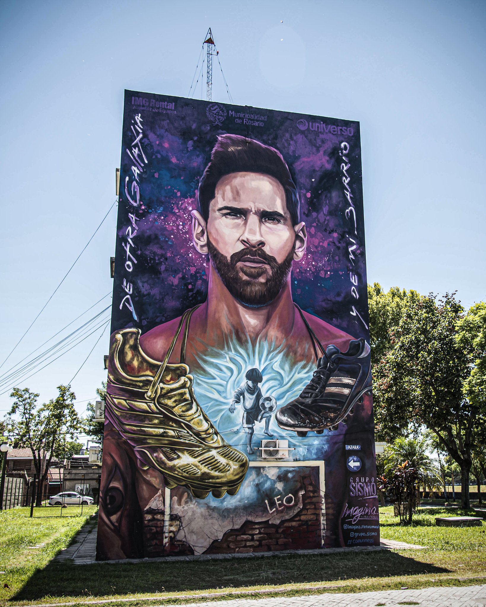 GOAL on Twitter: "This Lionel Messi mural in his hometown of Rosario 😍…