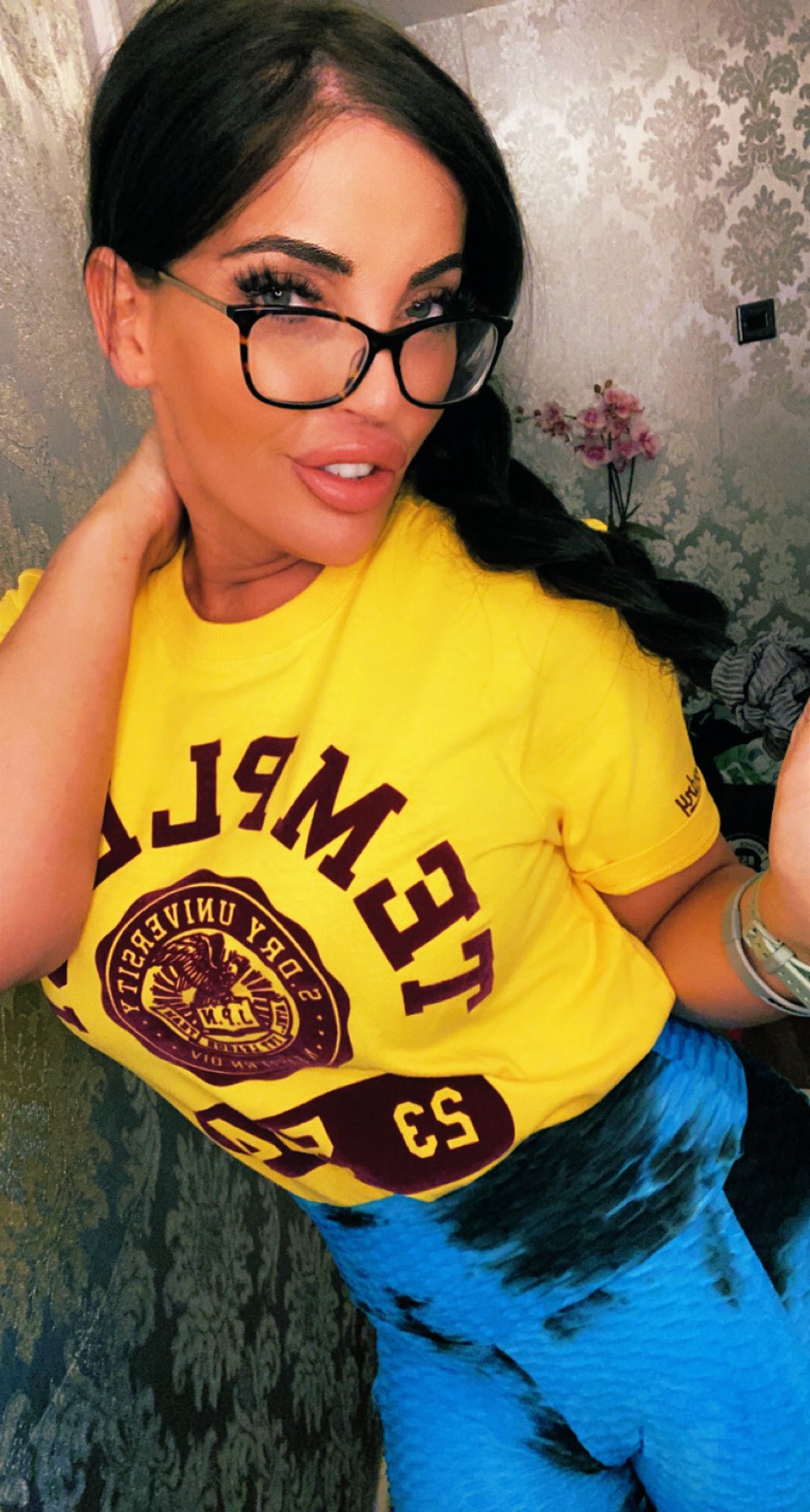 TW Pornstars - 2 pic. @LoveTamzinTS. Twitter. Even Tho I’m wearing a ...