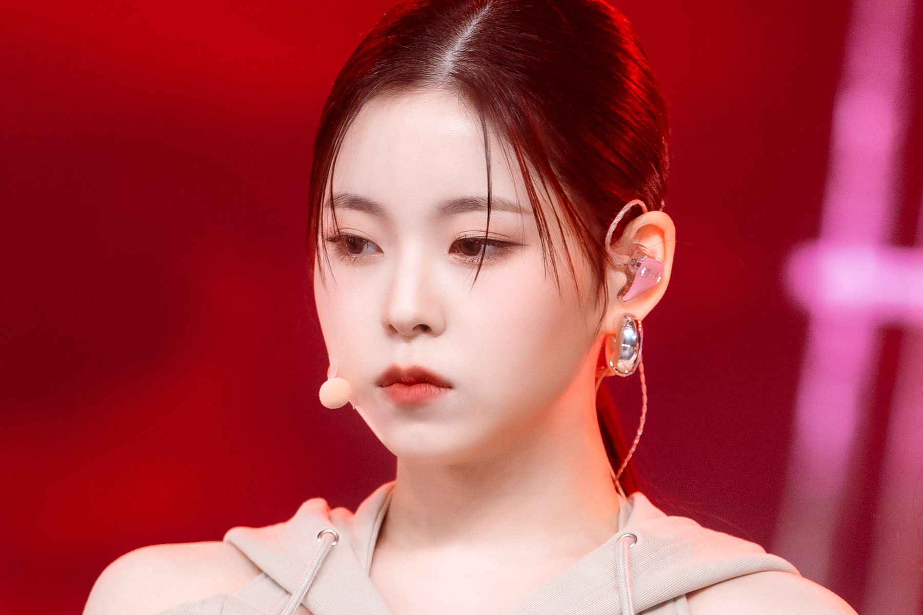 nmixx pics on Twitter: "SBS Inkigayo PD note update with Kyujin - 1st outfit (4/6) #KYUJIN #규진 ...