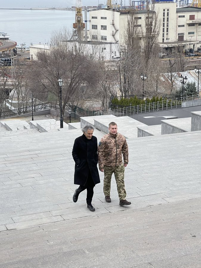 Guillaume Lopez on Twitter: "Nouvelle photo de BHL avec Maxim Marchenko à Odessa l ' ancien ...