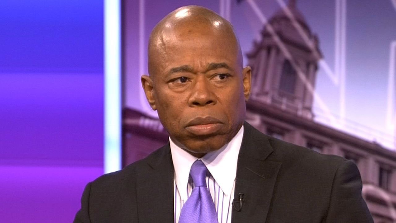 NetsKingdom 👑🗽 on Twitter: "NYC Mayor Eric Adams watching Kyrie Irving drop 60 tonight smhhh 🤡 # ...