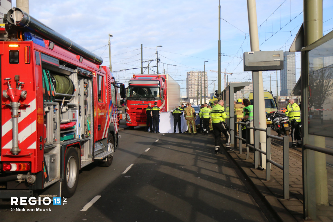 Regio15.nl on Twitter: "Het ongeval op het #Rijswijkseplein betreft een aanrijding tussen een ...