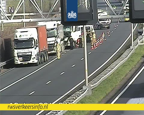 Rijkswaterstaat Verkeersinformatie on Twitter: "Op de #A2 richting Maastricht zijn bij Born twee ...