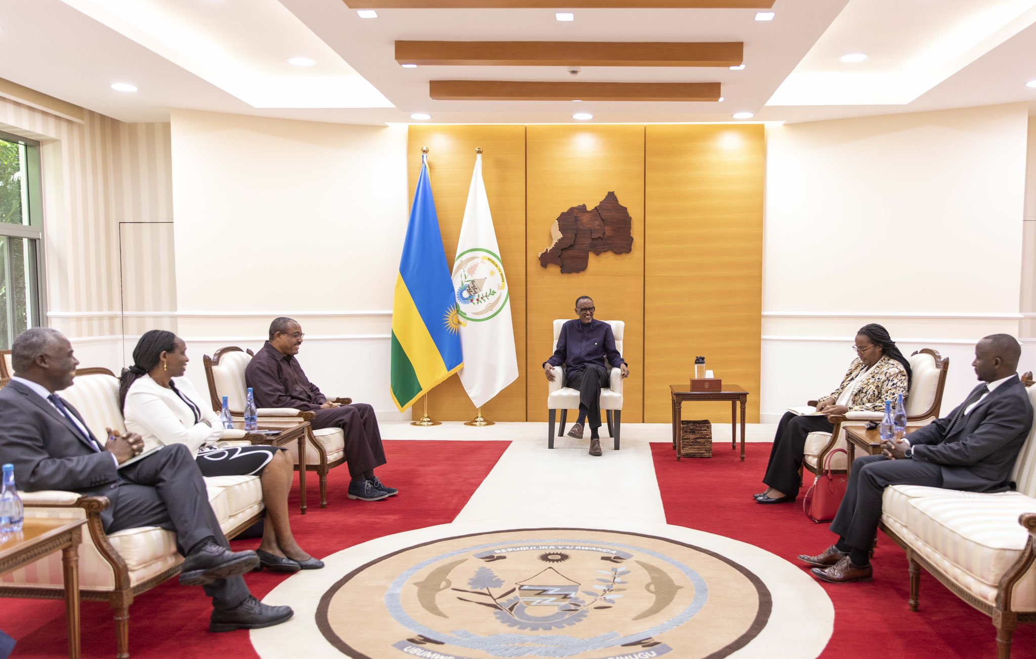 Presidency | Rwanda on Twitter: "Earlier today, President Kagame met with @HMDessalegn, Chair of ...