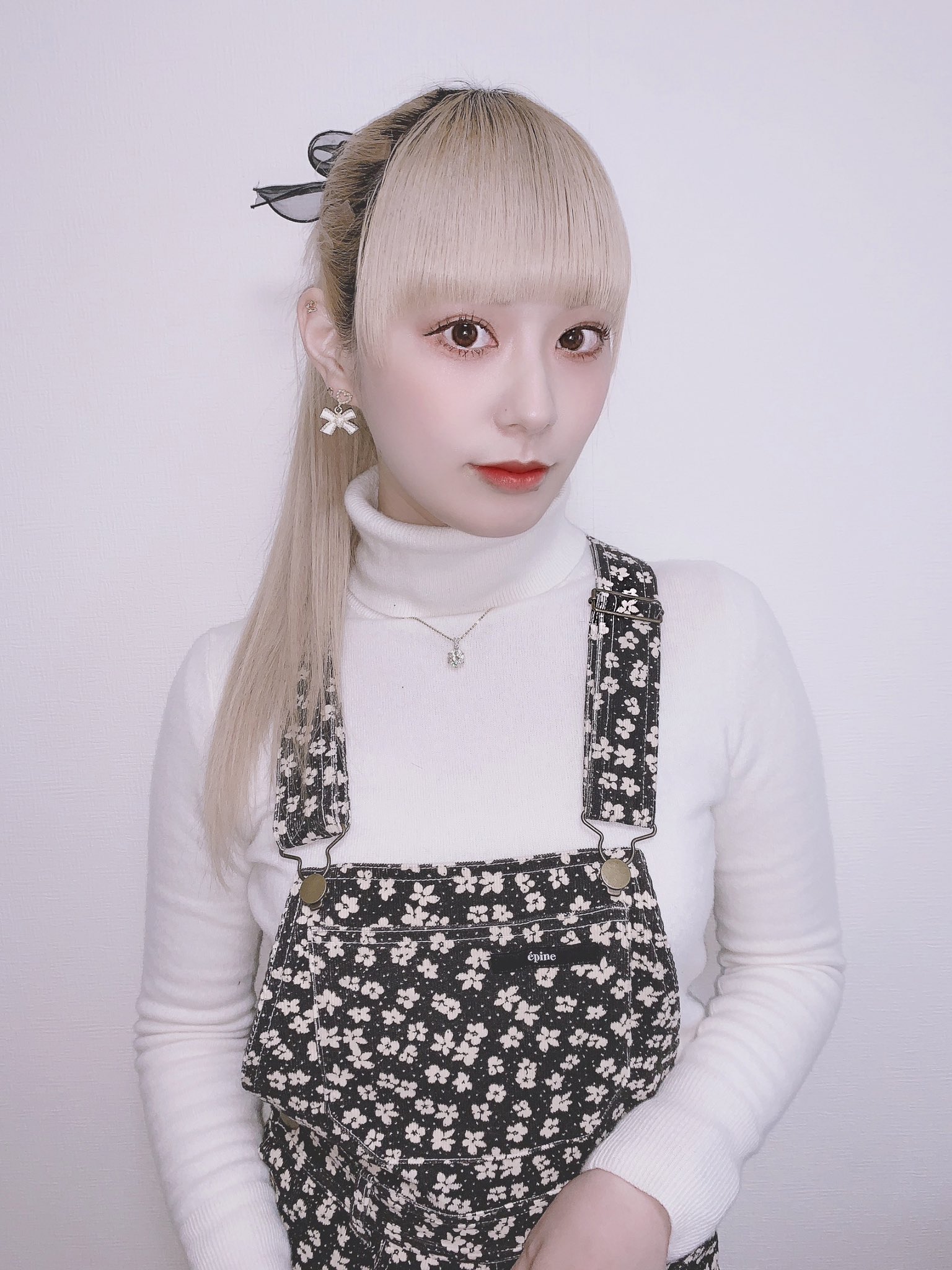 イロハ レナ-SHIKASHI on Twitter: "#拡散希望 ♡┈┈┈┈┈┈┈┈┈┈┈┈┈┈┈♡ 3月中にフォロワー2200人目標 ♡ SHIKASHI イロハ レナ お洋服は派手なの ...