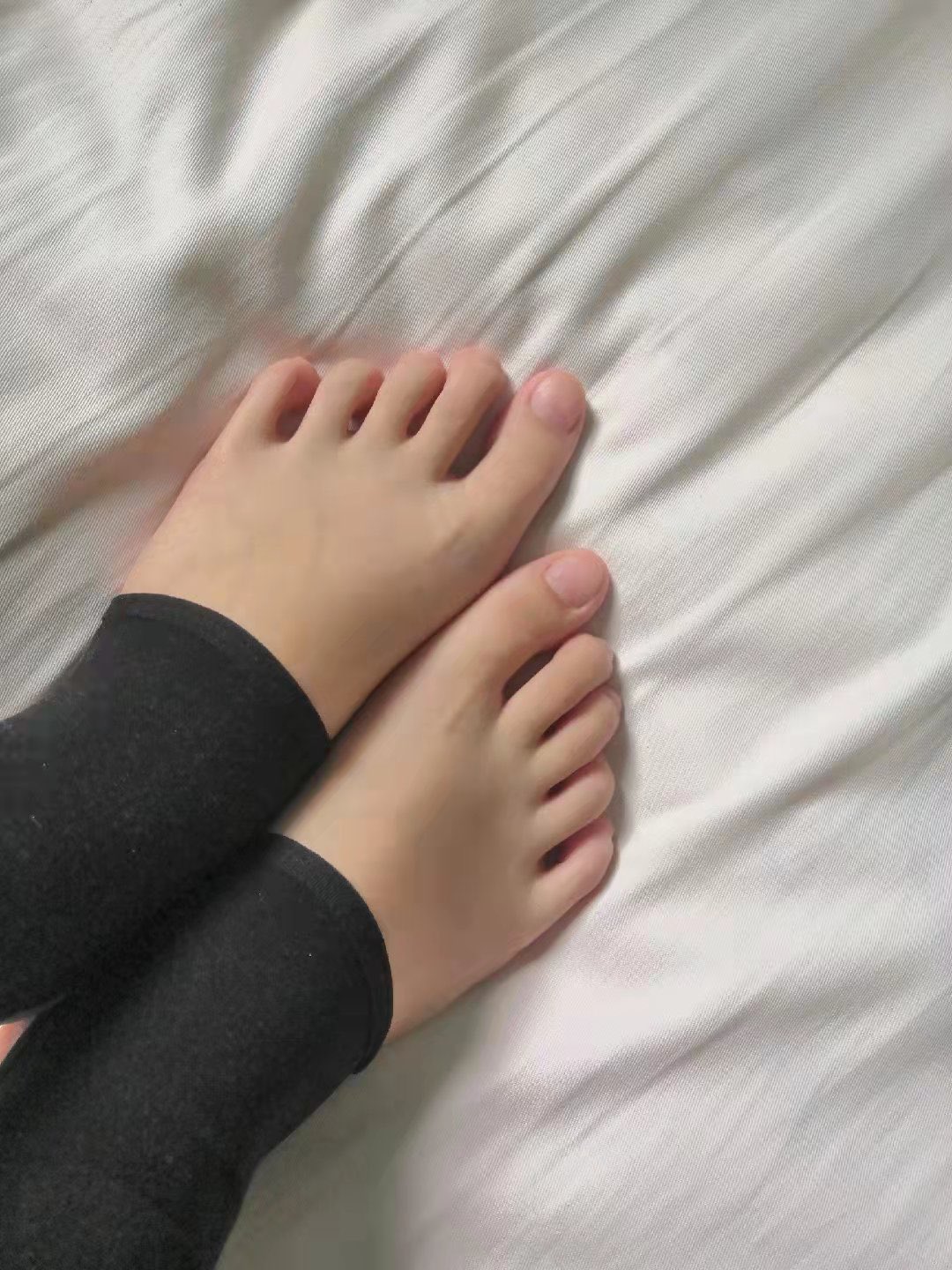 无间 On Twitter 这双脚,真的喜欢。(不知出处)sm 女m 恋足 足控福利 足控 美脚 美足 可爱的脚脚 Lziknm7erb