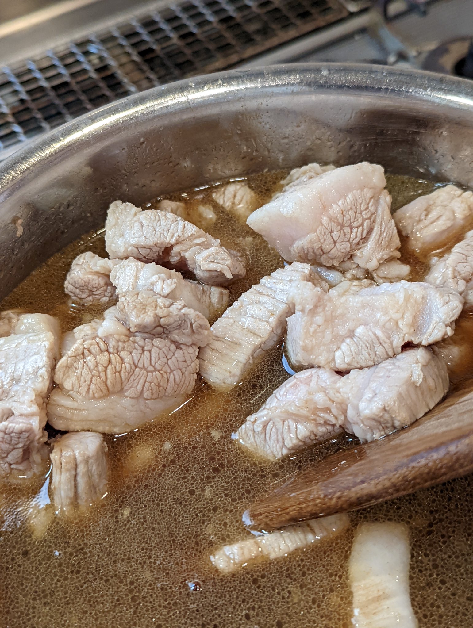 MURAOKA Taro on Twitter: "炒めてタレと煮込んだら魯肉飯ができあがる。…