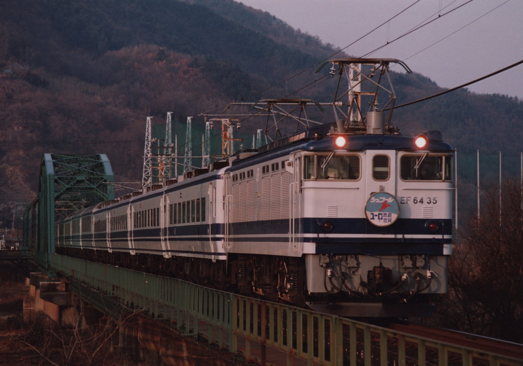 あんこ on Twitter: "再掲ですが、川中島鉄橋でのEF64 35＋シュプールユーロ赤倉です。 まだバックに新幹線がありませんね。 #35号機の日 #EF64 https://t.co ...