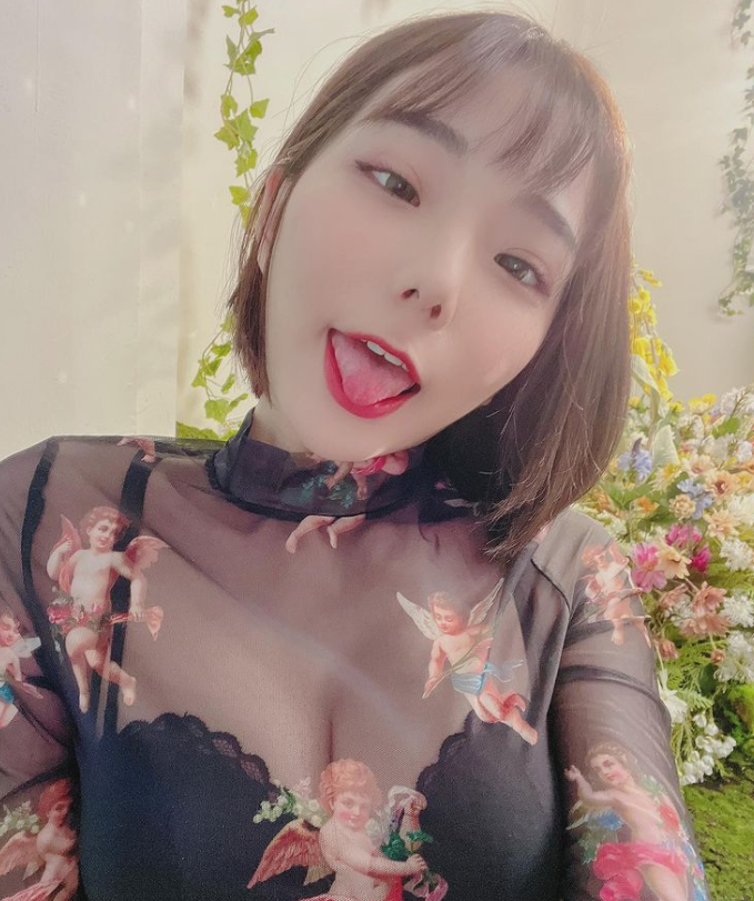 純慾女孩 啾啾 on Twitter: "小時候我們把玩具當朋友 長大了，朋友拿我們當玩具🖤🖤🖤🖤🖤🖤 @chuchu05261314 https://t.co/YR9djQbt6I ...