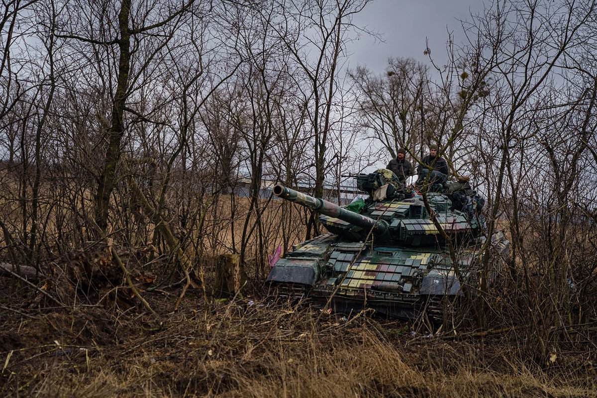 Russian tank stuck in mud for hours ‘an example of poor planning’, says ...
