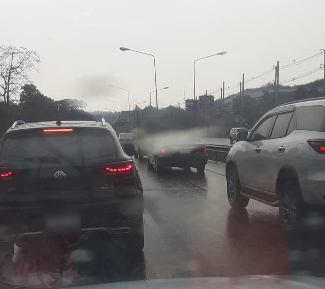 JS100 on Twitter: "RT@Mittraphap_Road : เวลา 15.20 น. #ถนนมิตรภาพ ขาเข้ากทม. ช่วงมอบันไดม้าก่อน ...