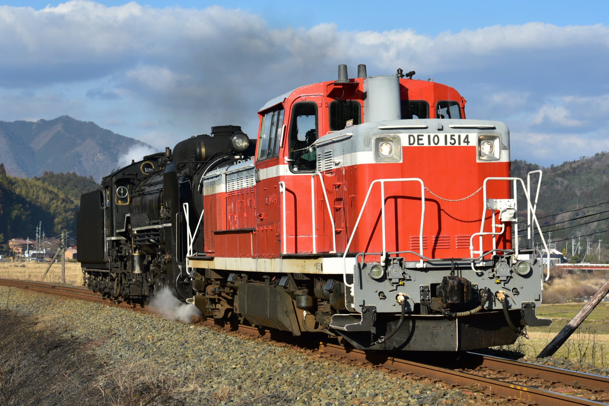 ゆと on Twitter: "2022/3/6 山口線SL試運転 DE10 1514+D51-200（次位） DE10先頭の珍しい形での試運転となりました。 どちらの機関車も格好良かったです ...