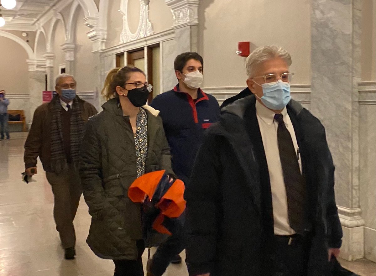 DrNeulander : Robert Neulander enters the courthouse with his daughter ...