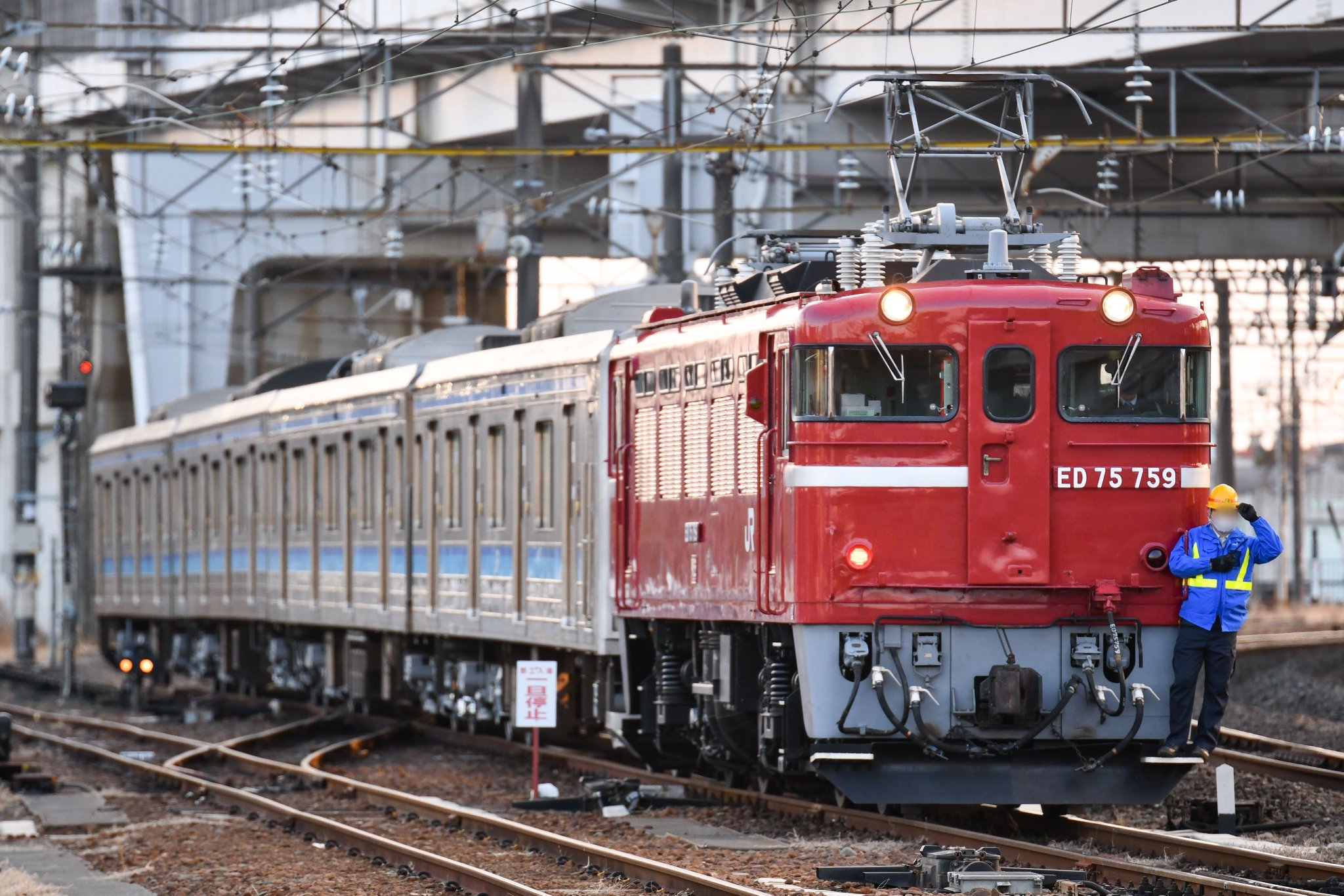 鈴🎌︎︎︎︎︎ on Twitter: "入換～ 配9561レ ED75 759[仙]+205系3100番台M11編成(仙セン) 配8681レ DE10 1180[郡]+205系3100番台 ...