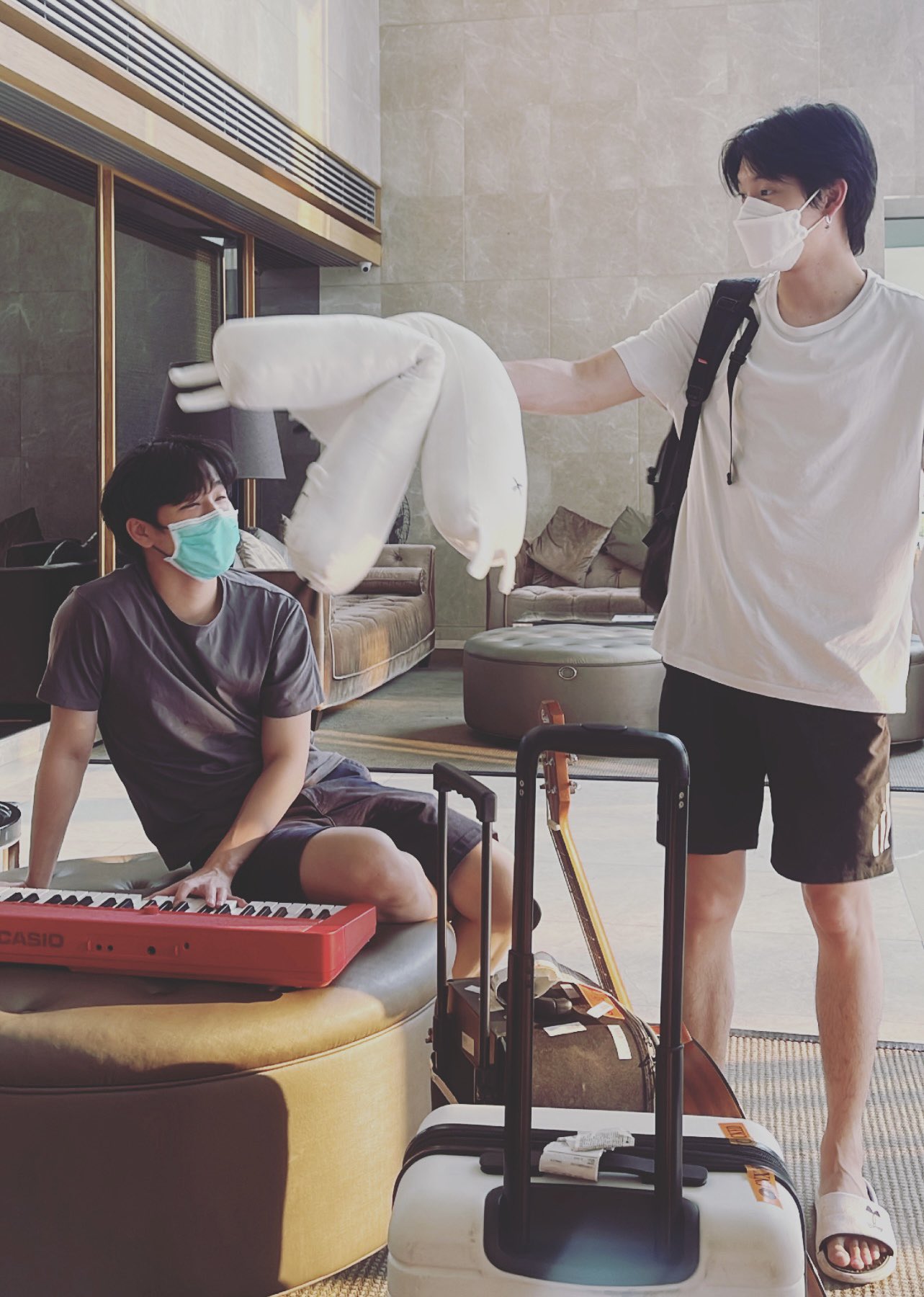 Aunz Patchara on Twitter: "กำลังแยกกันกลับแล้วเค้าจะคิดถึงกันมากมั้ยอะ แต่เดี๋ยวพรุ่งนี้ก็เจอ ...