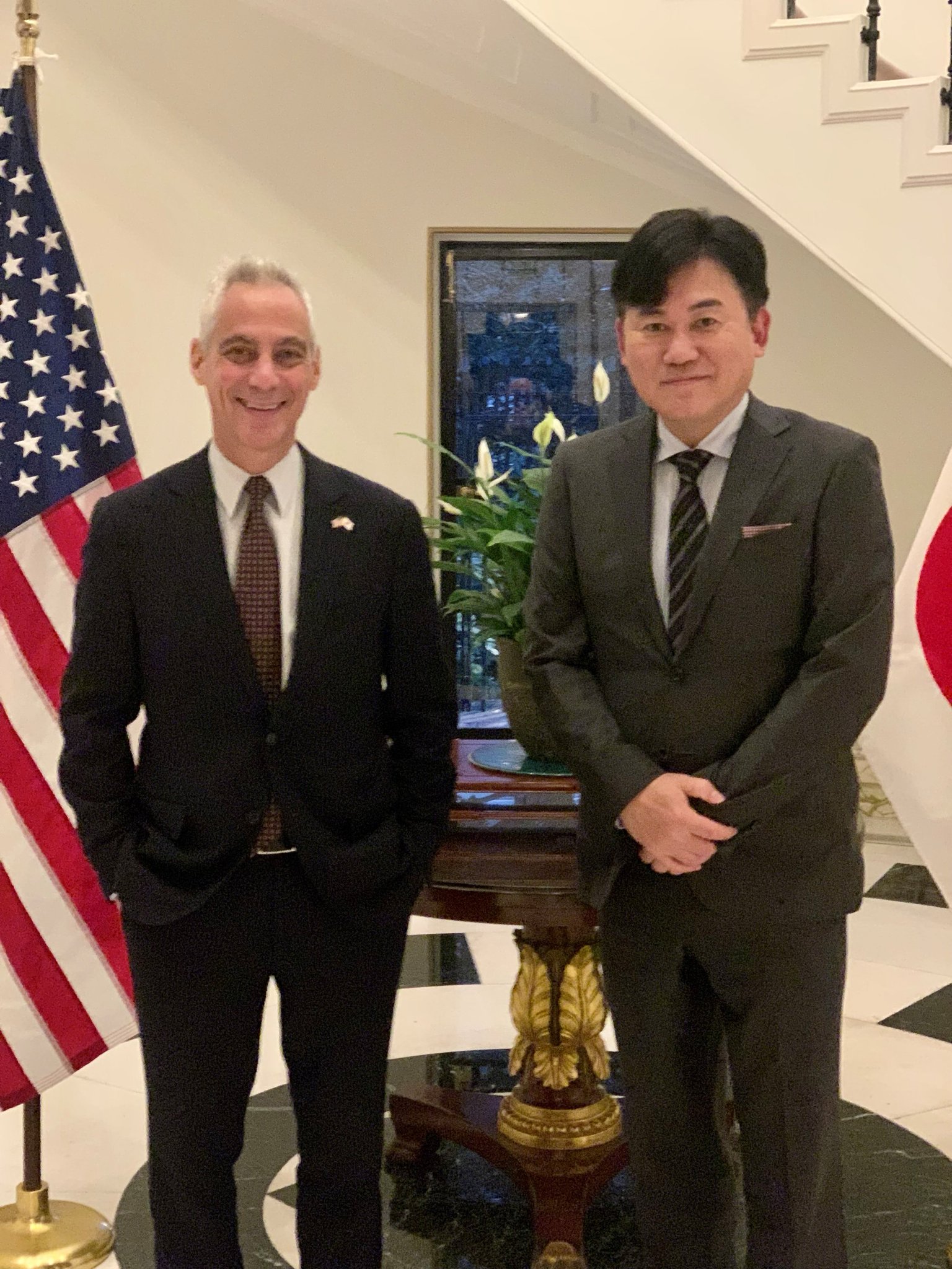 ラーム・エマニュエル駐日米国大使 On Twitter With His Billion Yen Donation To Ease