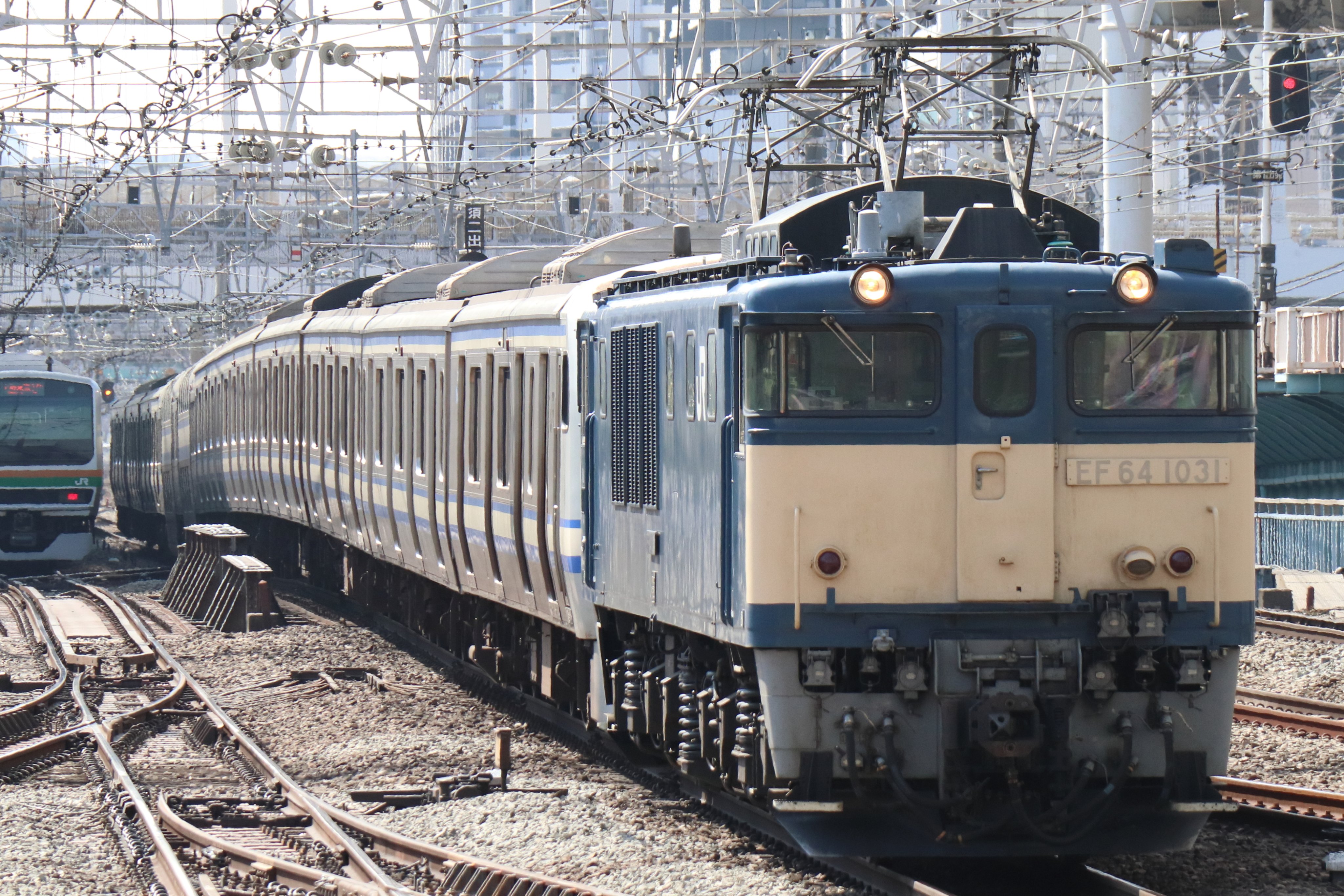 Yazu on Twitter: "3/9 配9744レ E217系Y-13編成NN廃車配給 EF64-1031＋E217系Y-13 11B @横浜 横浜って微妙だね あと少し遅延してケツ被っ ...
