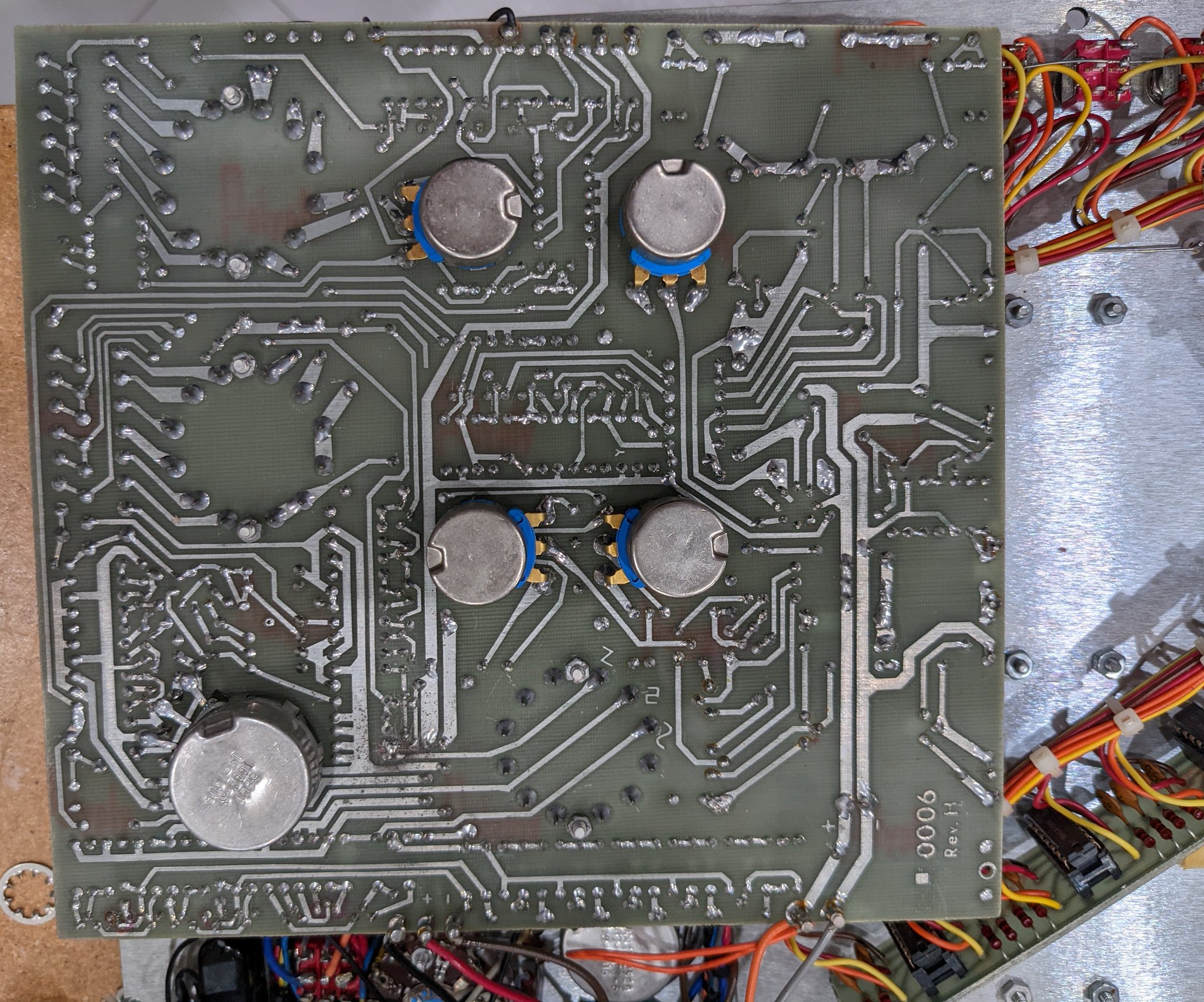 Ken Shirriff on Twitter: "Here's a photo of the underside: it's a regular PCB. As you say, the ...
