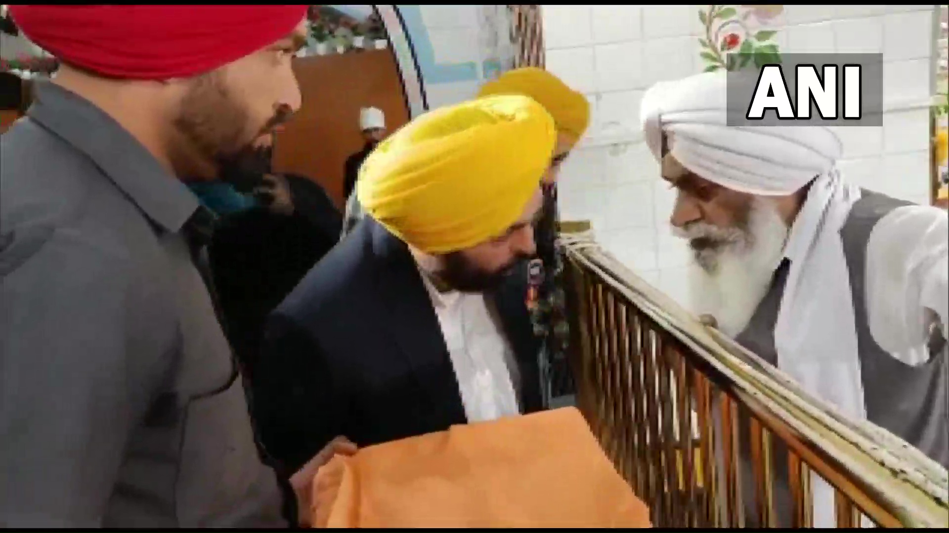 ANI on Twitter: "AAP leader Bhagwant Mann offers prayers at gurdwara Gursagar Mastuana Sahib ...
